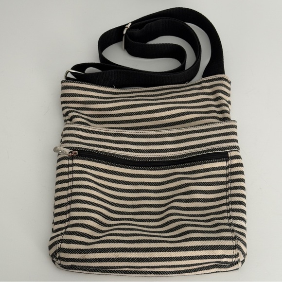 thirty-one | Bags | Thirtyone Striped Black And Cream Crossbody Bag ...